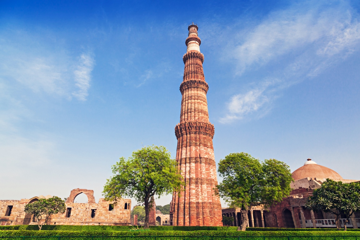 Qutb Minar minaret parmi les plus grandes du monde Delhi - Voyages Sensass